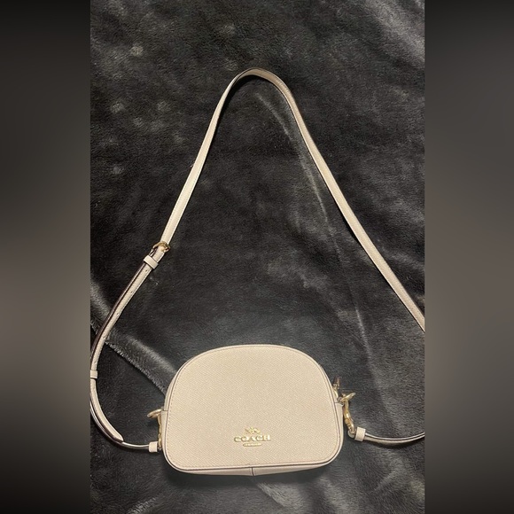 Coach | Bags | Cream Crossbody Coach Bag | Poshmark